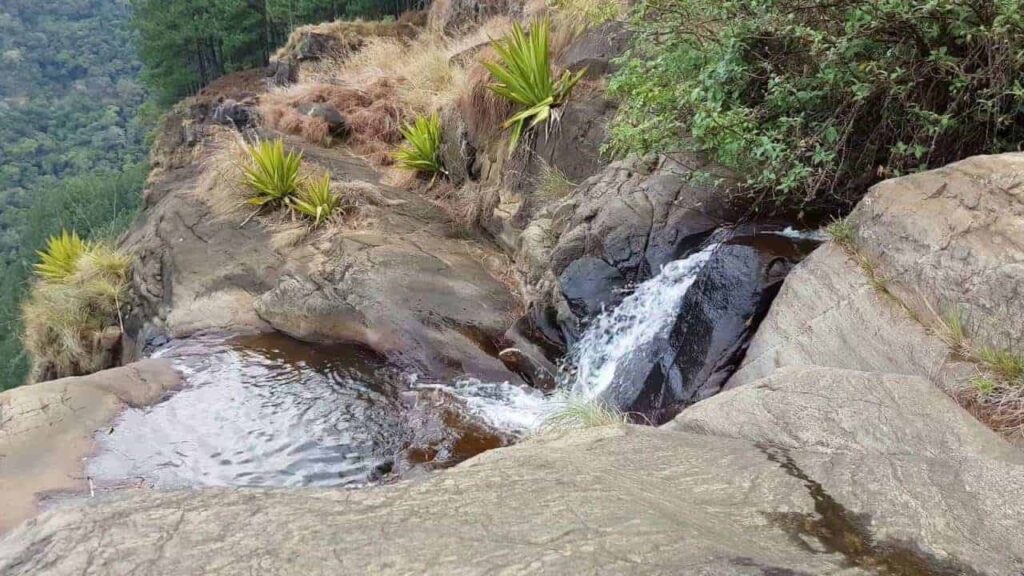 Bambarakanda Falls - Ceylon Pages